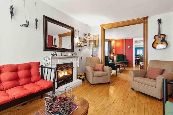 Walk To Town! Parking.pet Friendly 3bd 2.5b Charming Home In Heart Of Jim Thorpe - Jim Thorpe, PA