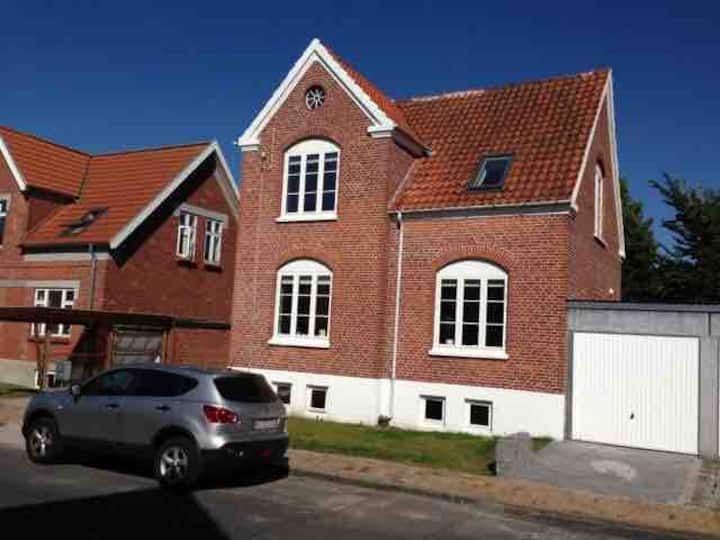 Charmerende Hus Tæt På Centrum - Odense