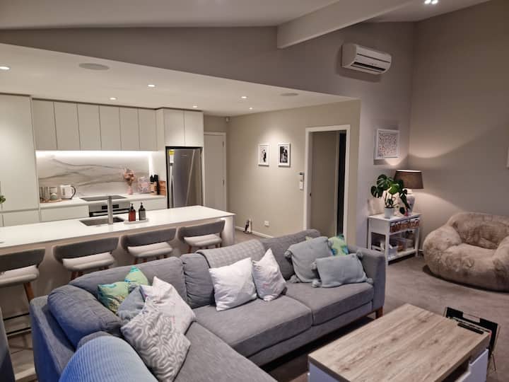 Modern Two-bedroom Home In Merivale - West Coast