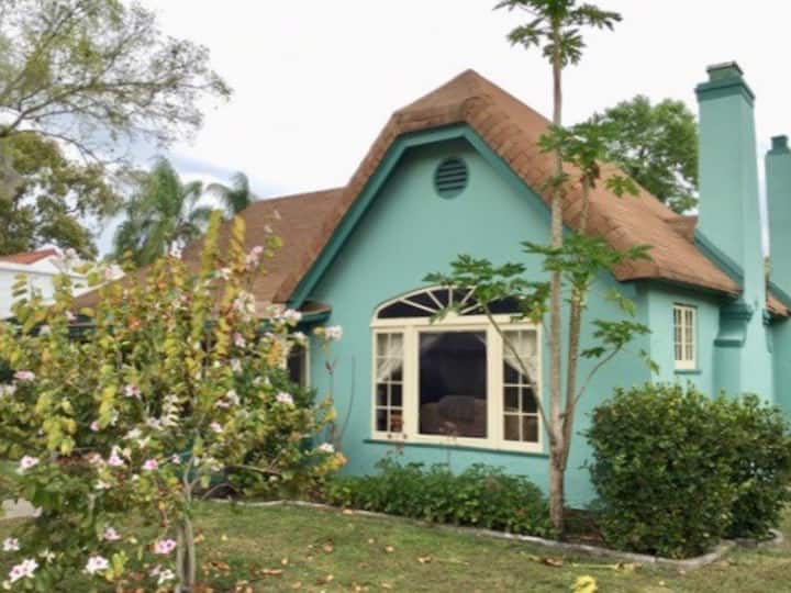 Charming Whole House Near Florida Southern College - Lakeland, FL