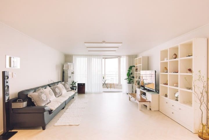 마포역,공덕역,한강과 도보 10분거리의 63빌딩이 보이는 42평 고급아파트 - Seoul