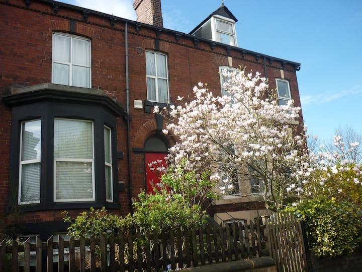 3 Storey Victorian Terrace House / Home From Home - Leeds