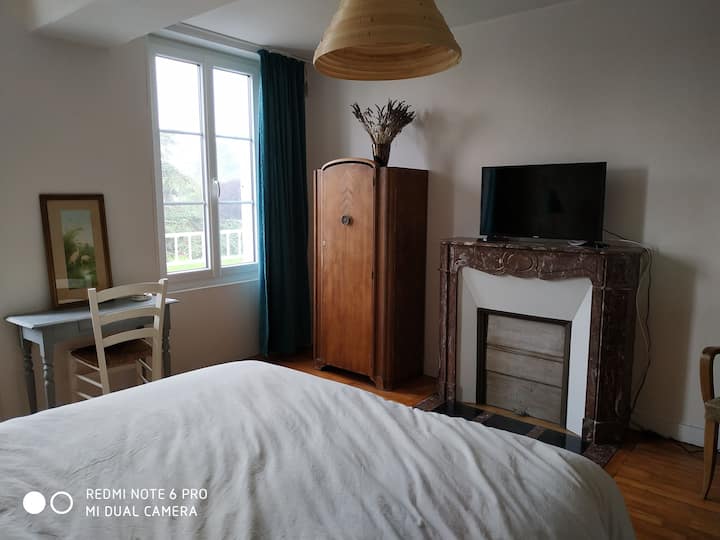 Chambre Jaune Au « Bras D’or », Ancienne Auberge - Falaise