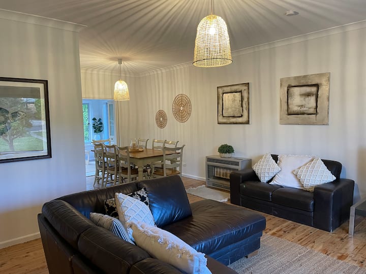 Oasis On Larela - Cosy Home, Centrally Located - Orange