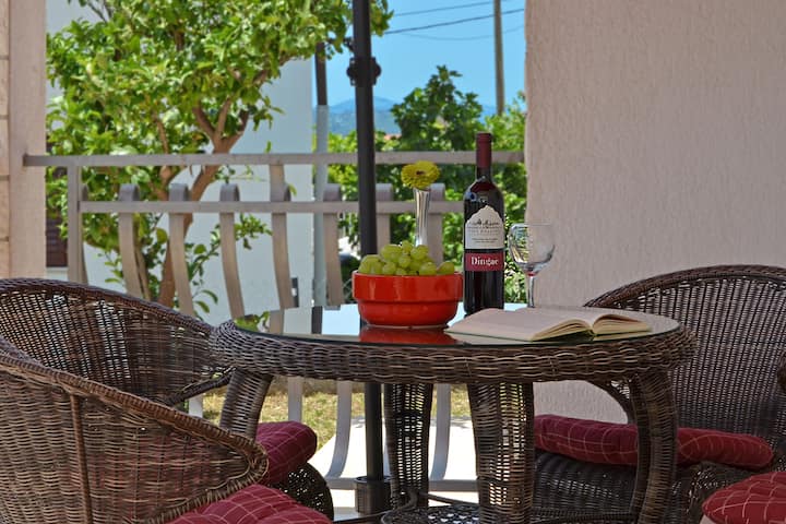 Lukas 1, Charming 2-bedroom Apartment - Okrug Gornji