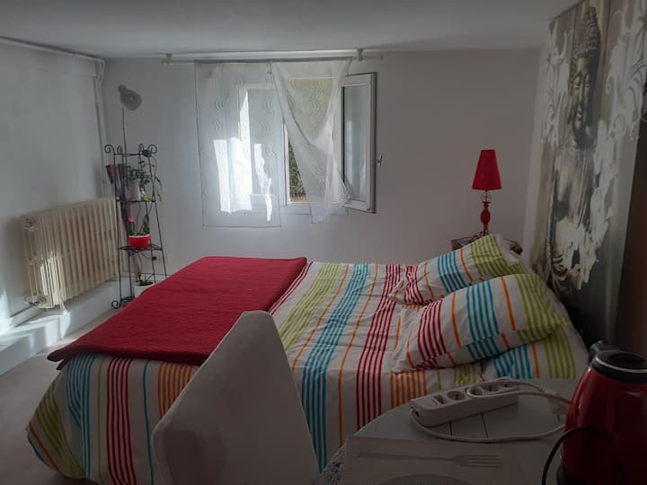 Petit Havre De Paix Dans Pavillon Calme - Laval, France