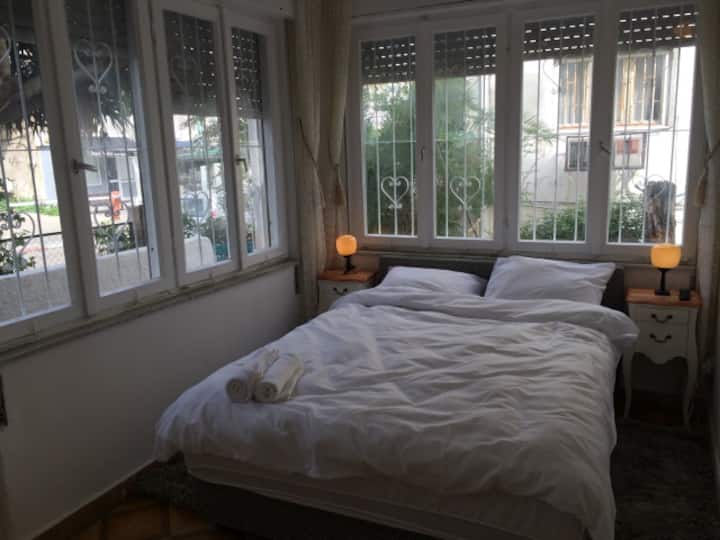 Dov Hoz -- Apt F - 2 Bedroom - Tel Awiw