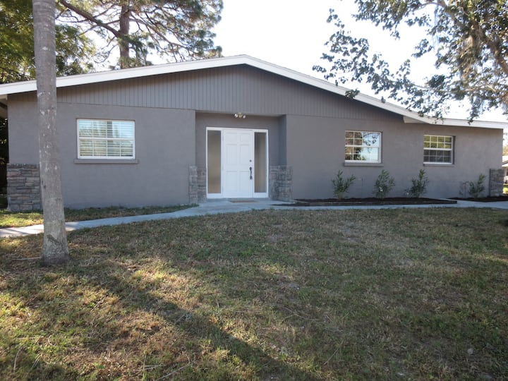 Modern Spacious 2/2 Ready For You! - Sarasota