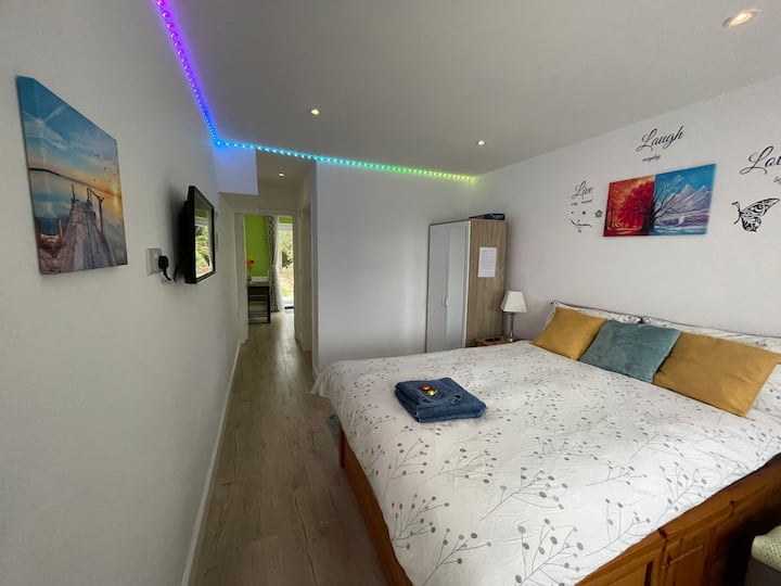 Cozy Studio With Its Own Kitchen - Poole