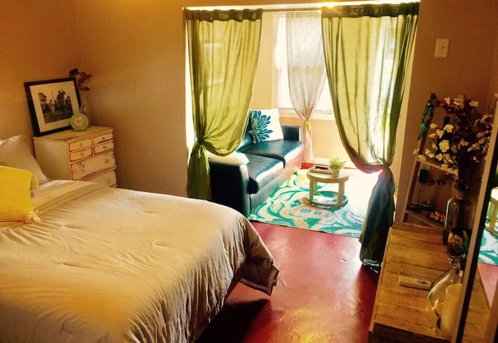 20 Min Walk To French Quarter. Bars And Food Near. - New Orleans, LA