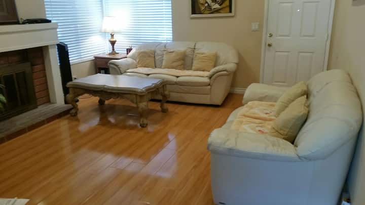 Irvine Nice Private Bedroom, Queen Bed - Irvine, CA
