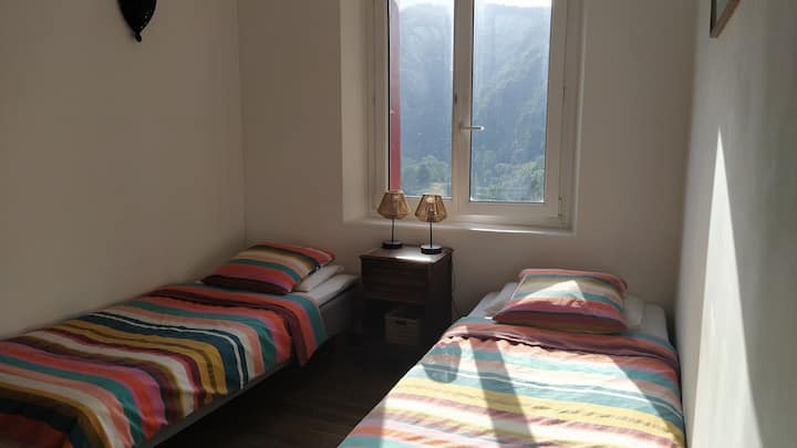 Twin Room Foix - Yoga/pool/views/gdn - Foix