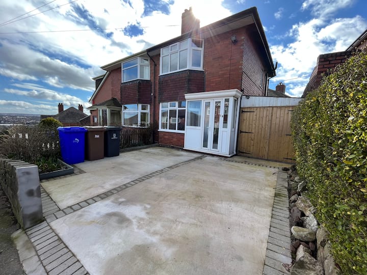 Two Bed Cottage In Penkhull Village In The City - Stoke-on-Trent