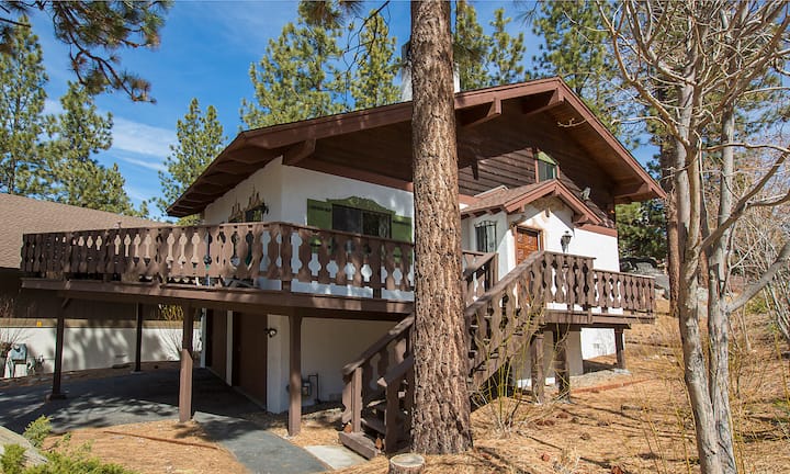 Getaway Chalet W Hot Tub. Near Casinos And Skiing - South Lake Tahoe, CA
