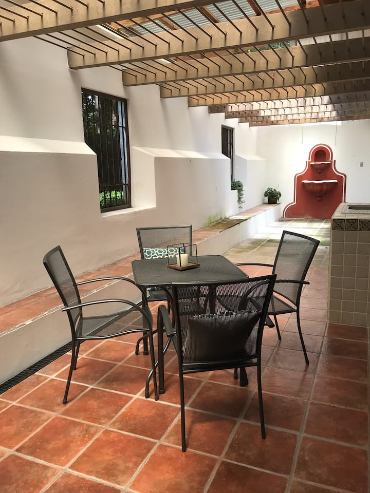 Bella Villa En Las Gravileas - Antigua Guatemala