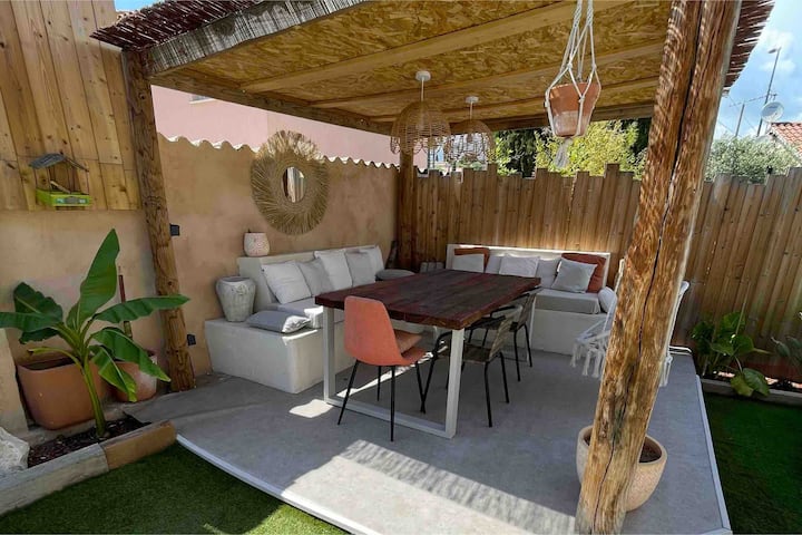 Petite Maison Chaleureuse Avec Piscine - La Garde