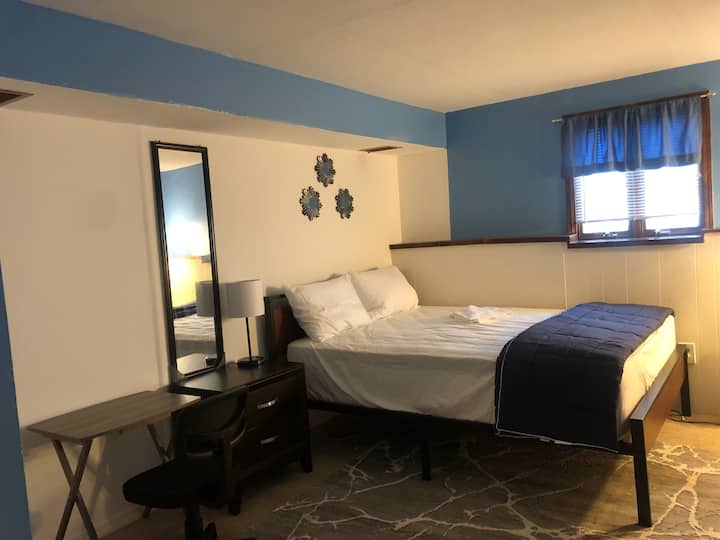 Beautiful Queen Size Bed Ground Floor Rm-4 - Stony Brook, NY