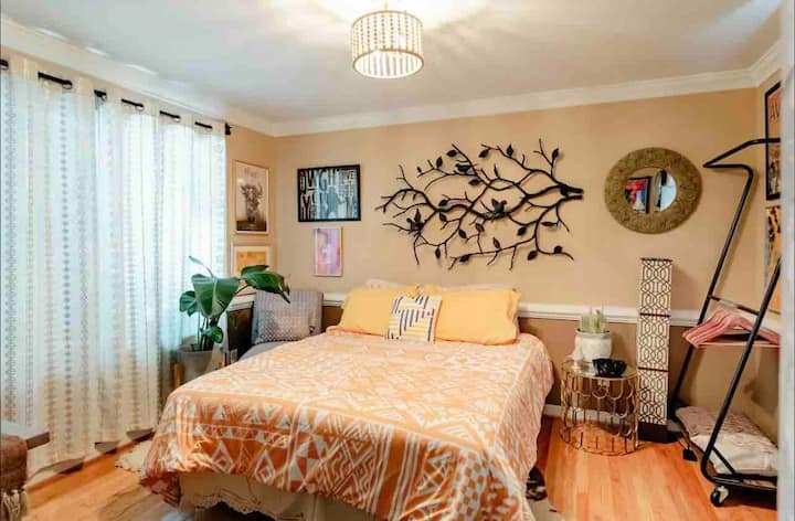 Mushroom Music & Plant Room W/queen Size Bed - Richmond, VA