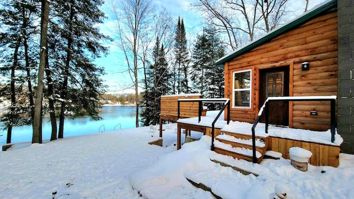 Winter Escape •Lakefront Cabin •Smoker •Game Room - Michigan