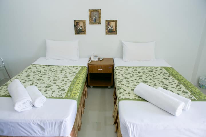 Double Bed Air ,4th Floor,corner Room - Patong Beach
