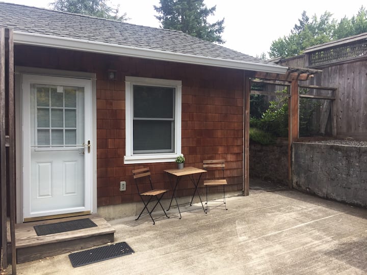 Multnomah Village Guest House - Portland, OR