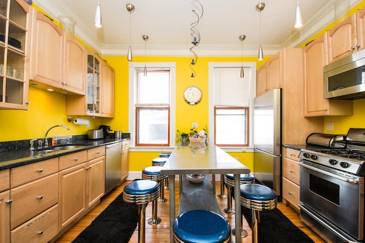 Stunning Condo Loc, Federal Hill - Providence, RI