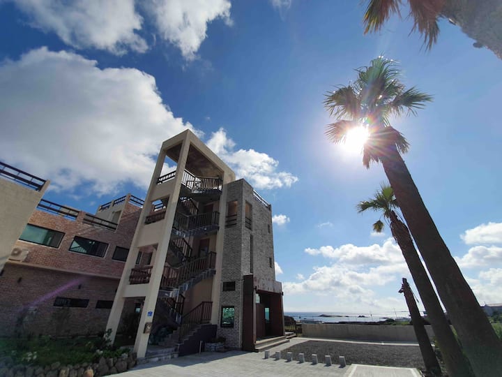 [특가 프로모션] 우도 오션뷰 힐링 숙소(침실4, 욕실4, 침대5, 욕조 2개)조식 제공 - Jeju