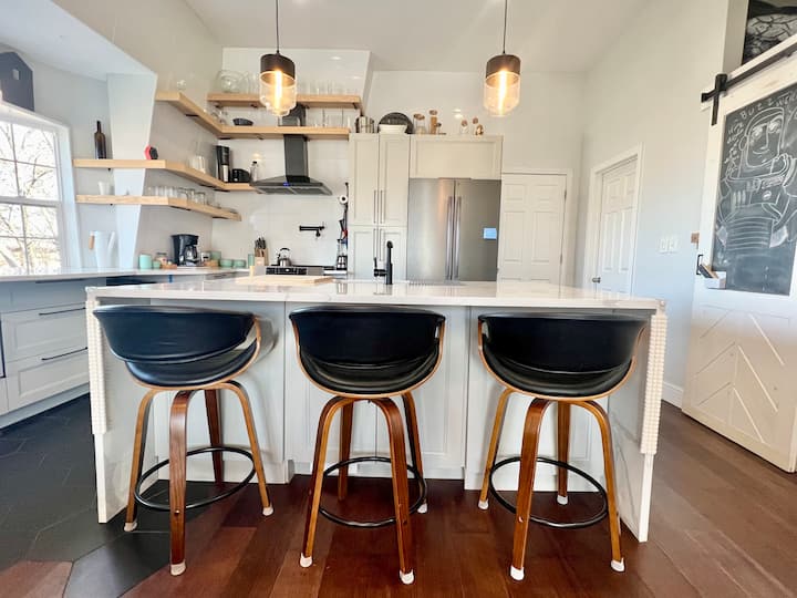 3bd 2 Bath Boston  W/parking And Office - Boston