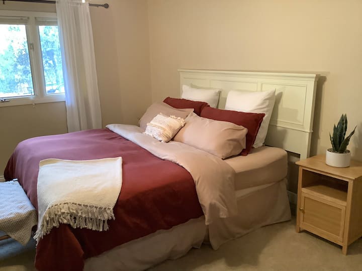 Airport Comfy King Room 2 Minutes Away - Billings, MT