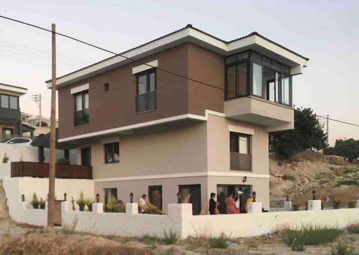 Muhteşem Rahat Konforlu üç Katlı Villa - Çeşme