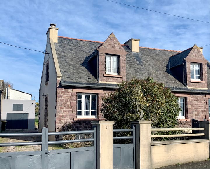 Charmante Maison En Grès Rose - Erquy