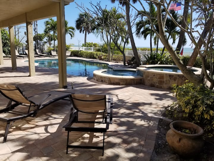 Casa Bonita - Beach Home Amid Tropical Paradise - Treasure Island, FL