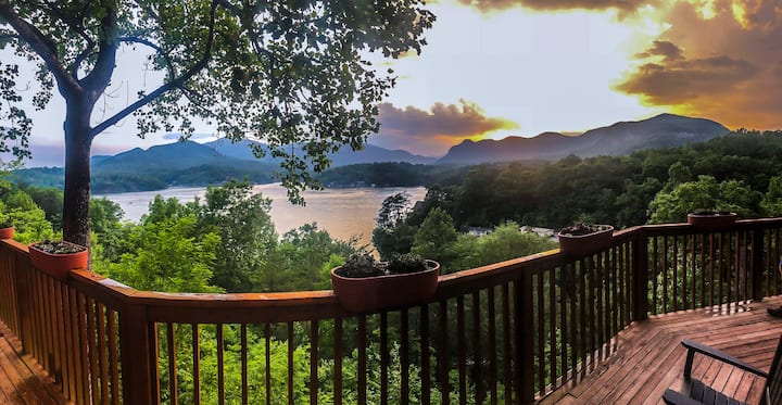 The Cedar House: Breathtaking Views On Lake Lure