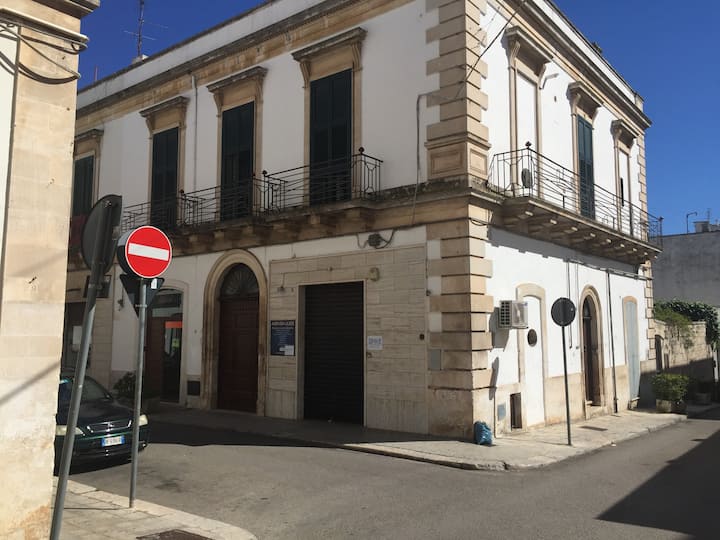 Palazzo Antico Ristrutturato E Confortevole - Locorotondo