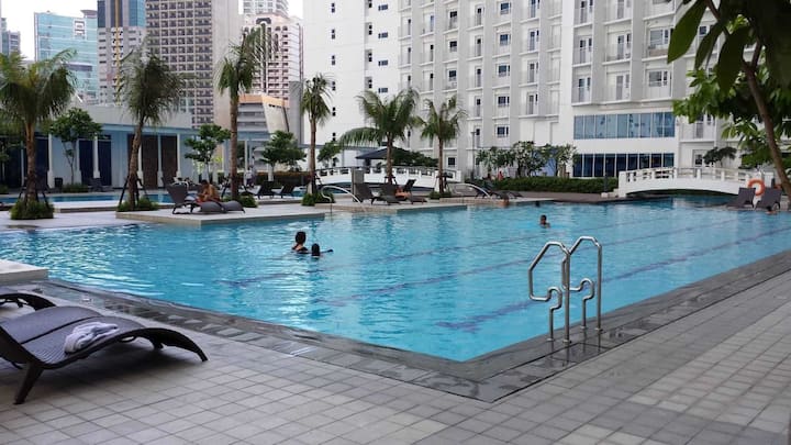 1-bedroom Large Luxury Corner Unit In Sm Jazz - Manila