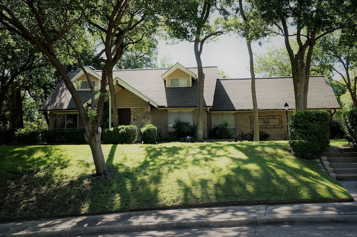 Comfortable (2br/2ba) Executive Home - Dallas, TX