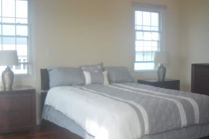Perfect For Business Or Vacation Travel 2 Bed Apt - 百慕達