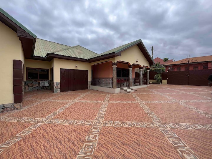 Family House In Kumasi Lake Road - Kumasi