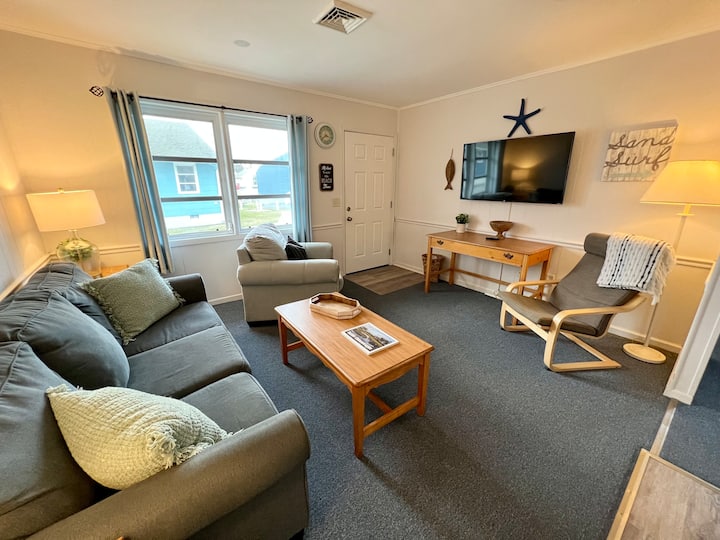 Holiday Cottages- "Lobster" ~Pool~ 3 Mi. To Beach - Chincoteague, VA