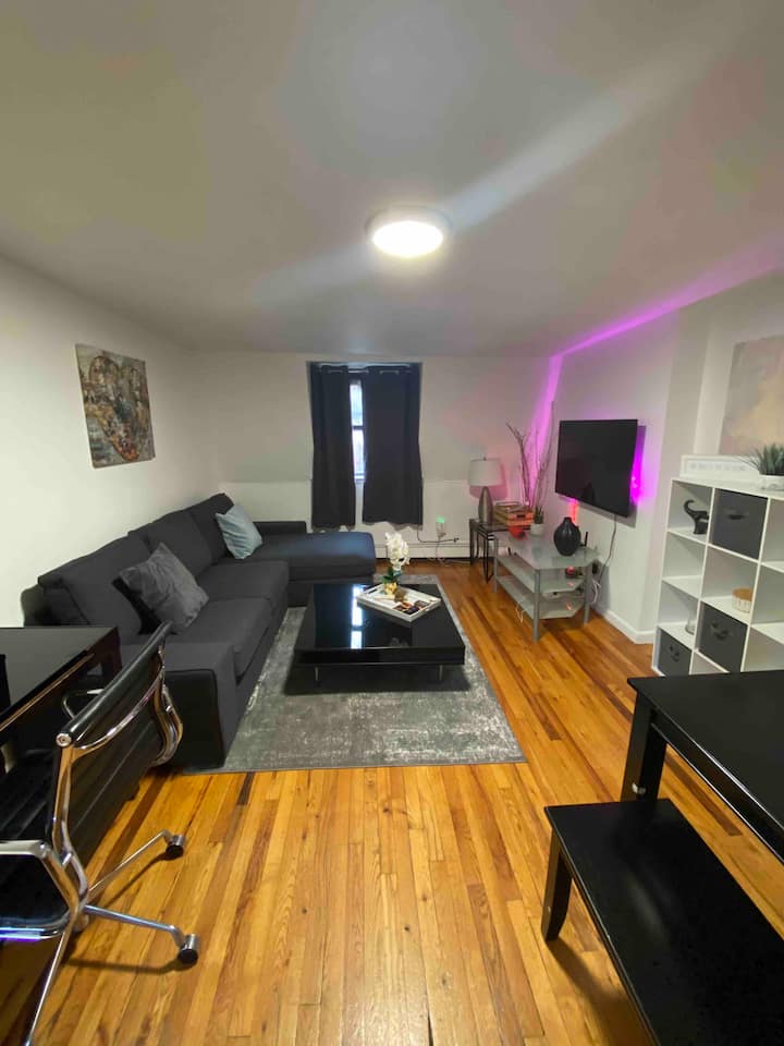 Large & Gorgeous! Heart Of Village - New York City