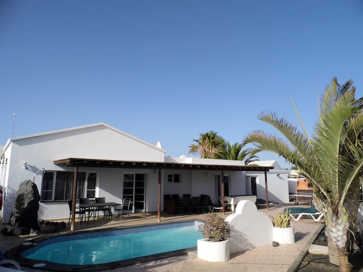 Sleeps 10, Private Villa Heated Pool & Much More! - Puerto del Carmen
