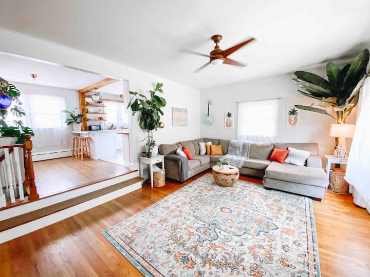Cozy 3 Bedroom, Minutes From The Beach & Downtown - Newport, RI
