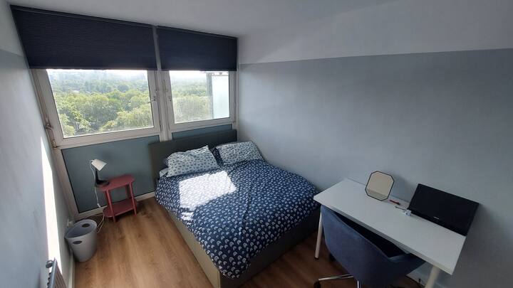 Modern Double Bedroom With Great Battersea Views - Central London