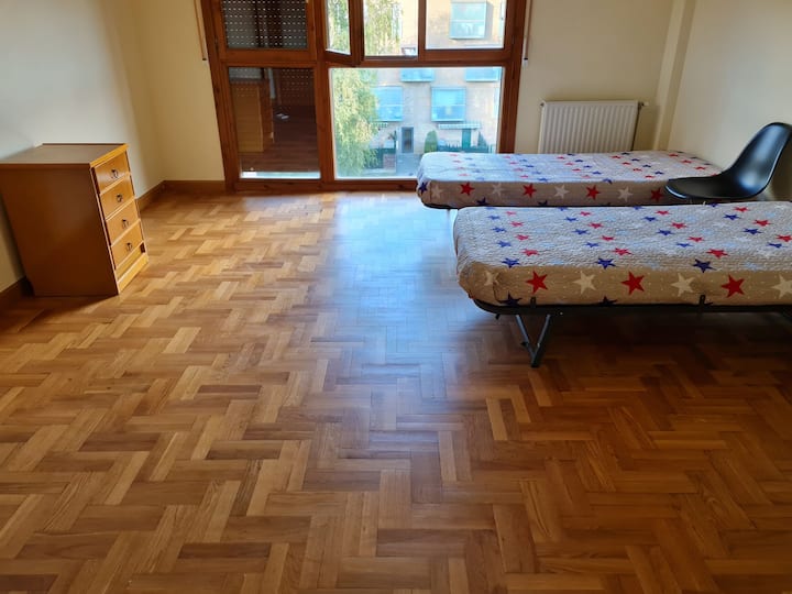 Se Alquila Precioso Piso De4 Habitacion - Pamplona, España