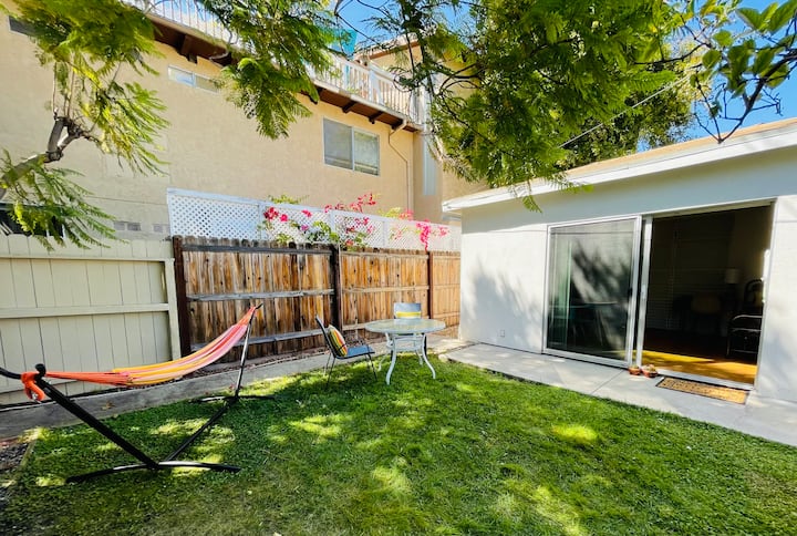 The Santa Monica Studio With Private Outdoor Area - Santa Monica, CA