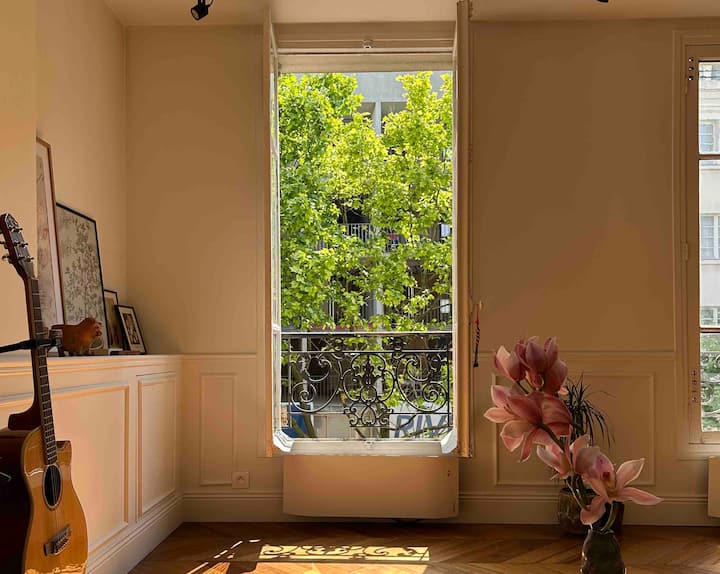 Luminous Designer’s Appartment - Paris