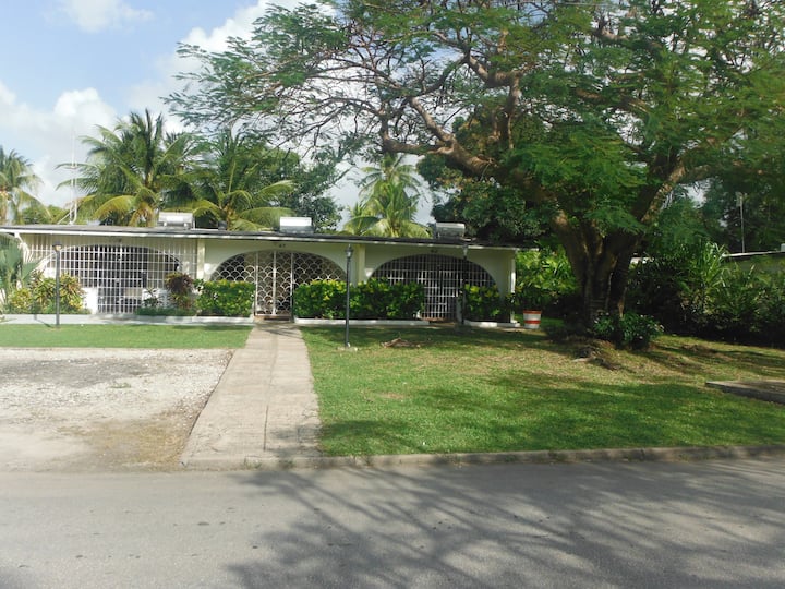 Sunset Crest Apartment A Near Beach - Barbados