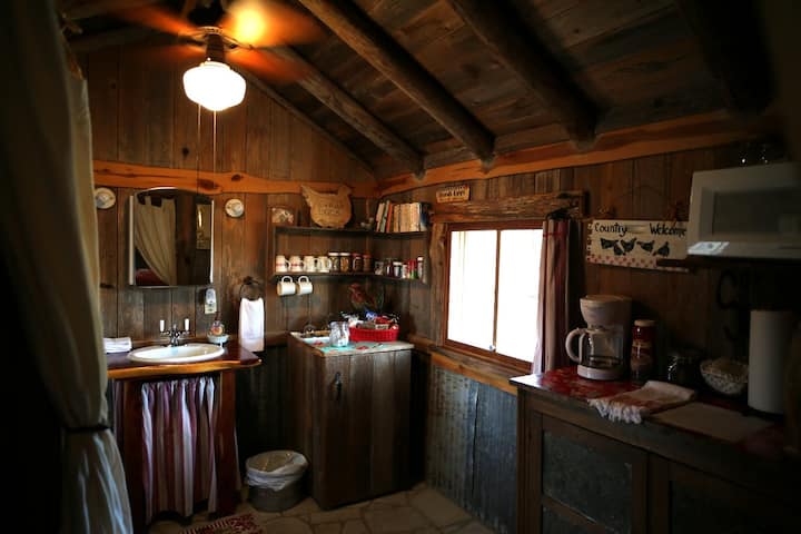 Chanticleer Log Cabin For 2, Lake Cove, 26 Acres - Spicewood, TX