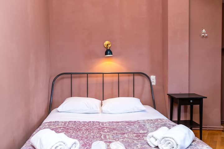 Apt. In Old City - Near Fabrika - Tbilisi