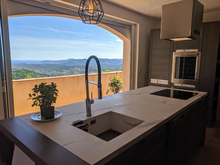 Amazing Views From This Modern 4-bedroom Villa - Grasse
